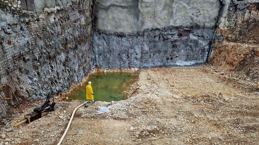 Silt curtains types and the role of geosynthetics in them